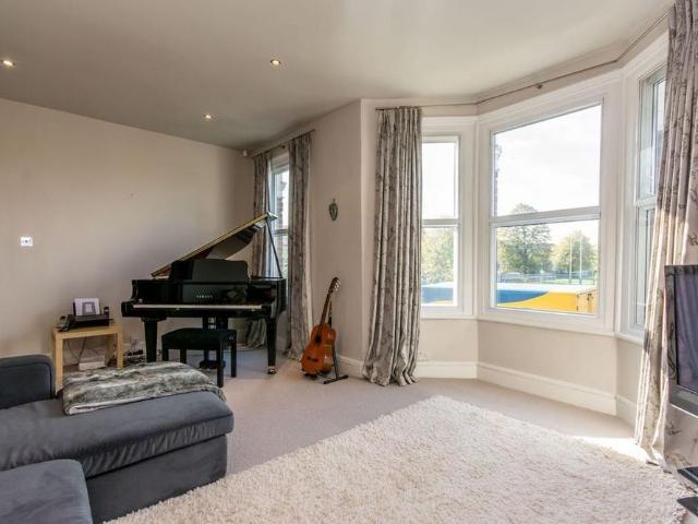 4 bedroom maisonette to rent