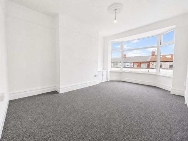 4 bedroom maisonette to rent