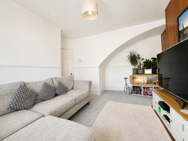 4 bedroom maisonette to rent