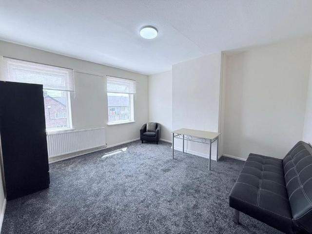 4 bedroom maisonette to rent