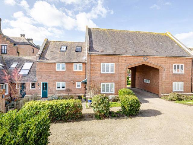 4 bedroom maisonette to rent
