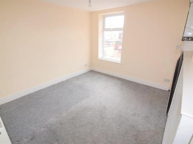 4 bedroom maisonette to rent