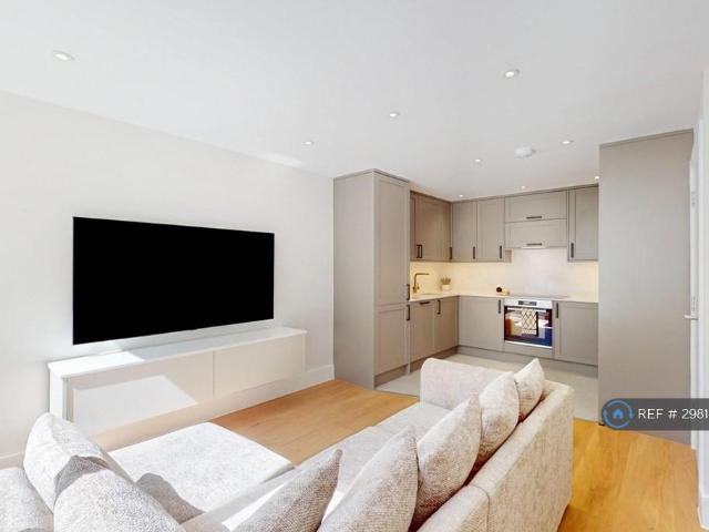 4 bedroom maisonette to rent