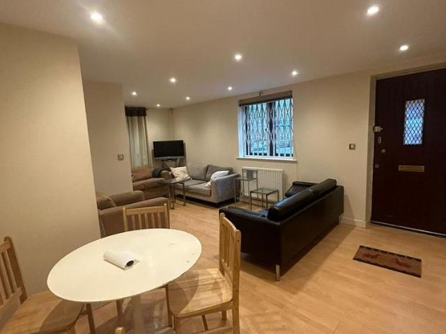 4 bedroom maisonette to rent