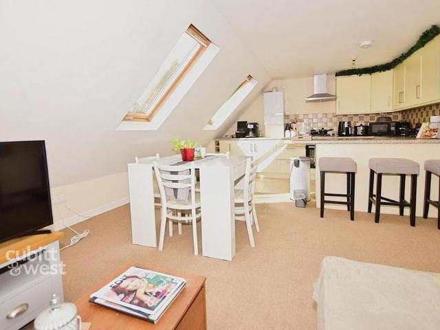 4 bedroom maisonette to rent