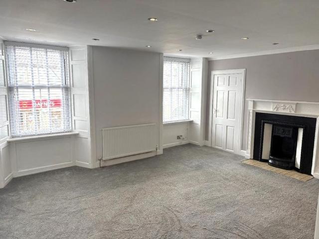 4 bedroom maisonette to rent