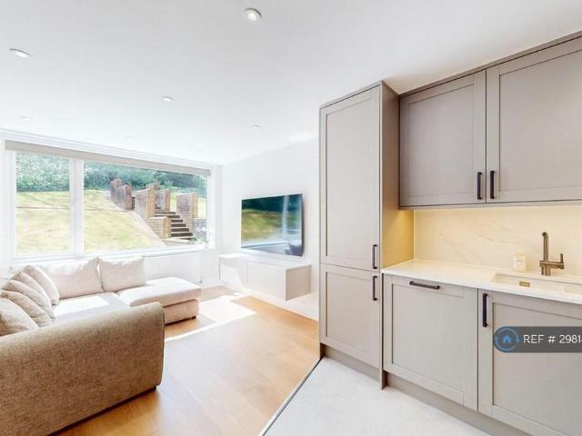 4 bedroom maisonette to rent