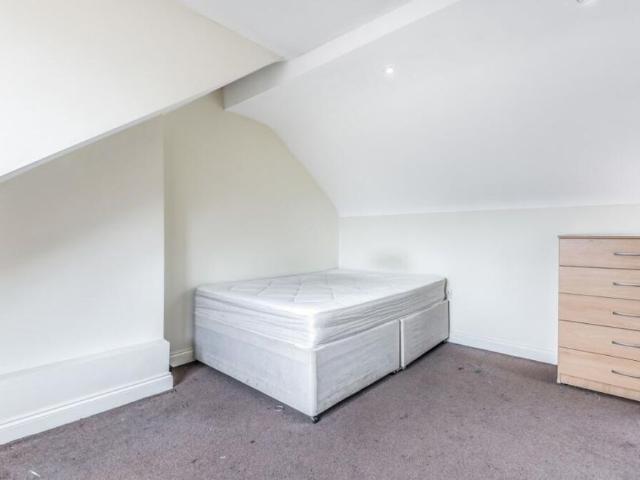 4 bedroom maisonette to rent
