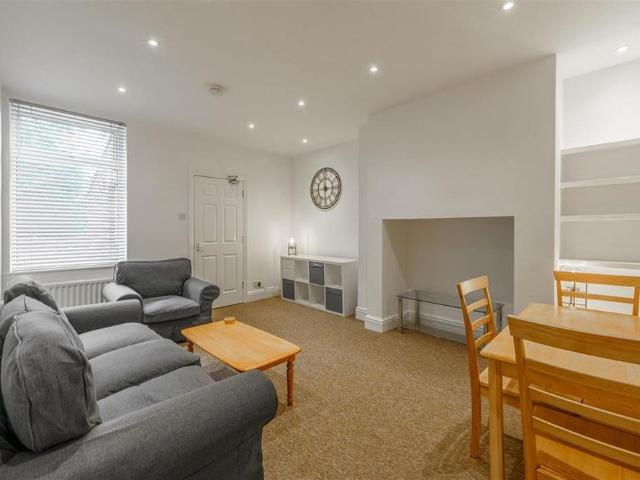 4 bedroom maisonette to rent
