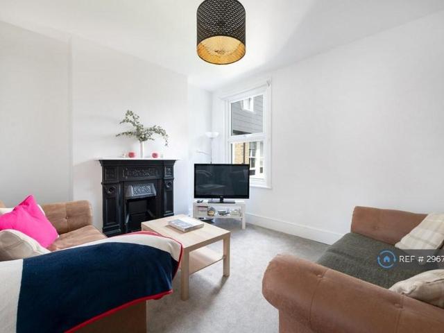 4 bedroom maisonette to rent