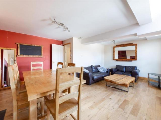 4 bedroom maisonette to rent
