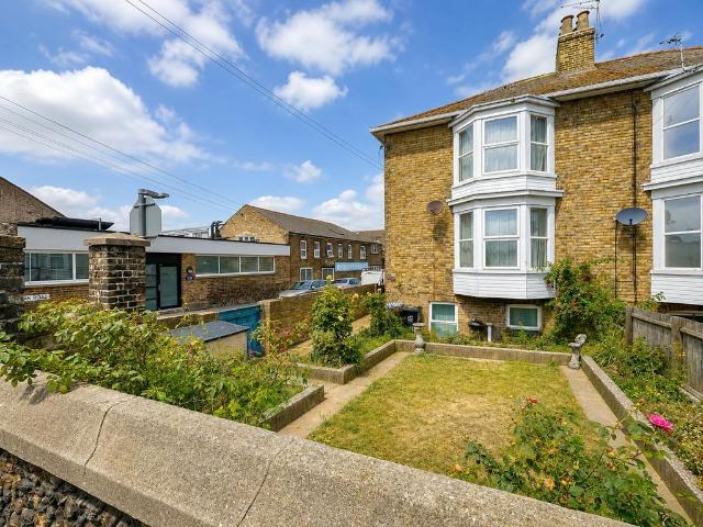 4 bedroom maisonette to rent