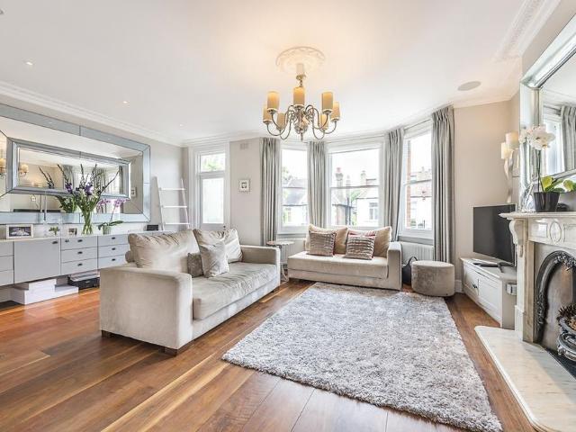 4 bedroom maisonette to rent