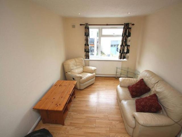 4 bedroom maisonette to rent