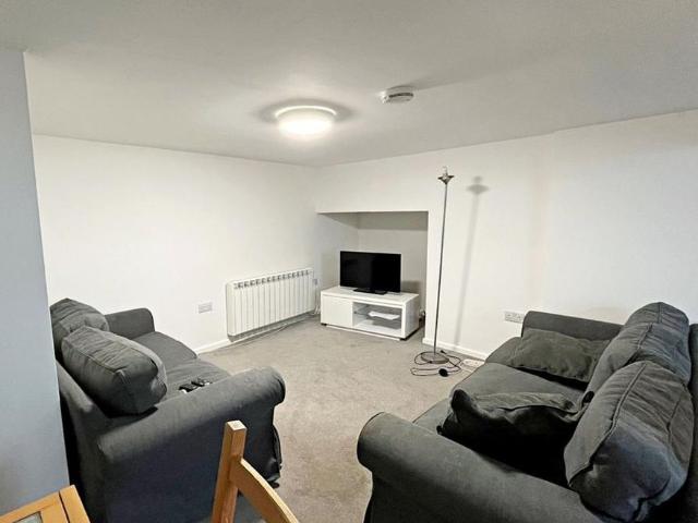 4 bedroom maisonette to rent