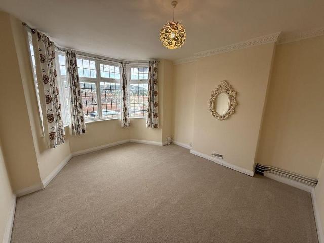 4 bedroom maisonette to rent