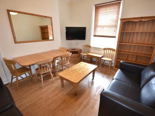 4 bedroom maisonette to rent