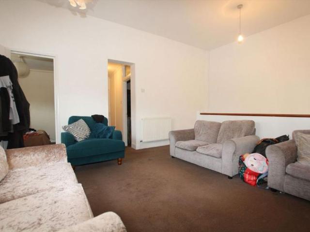 4 bedroom maisonette to rent
