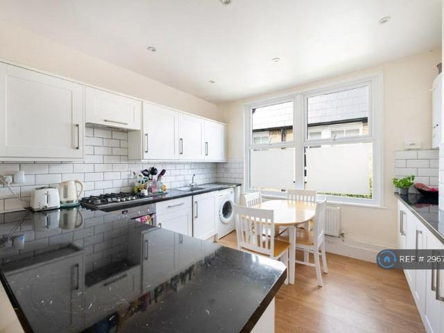 4 bedroom maisonette to rent