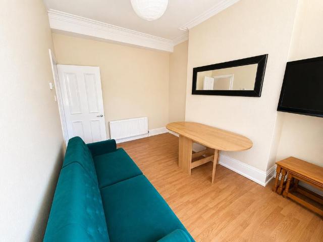 4 bedroom maisonette to rent