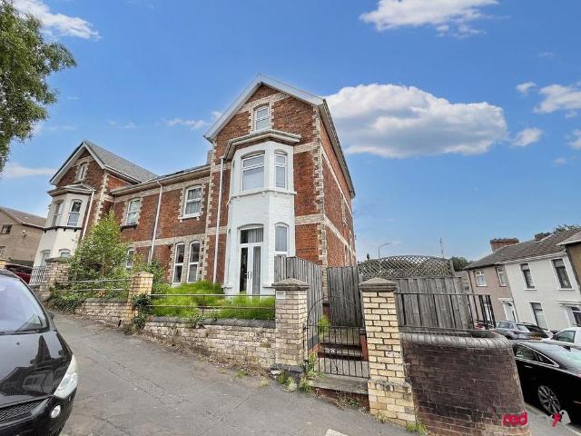 4 bedroom maisonette to rent