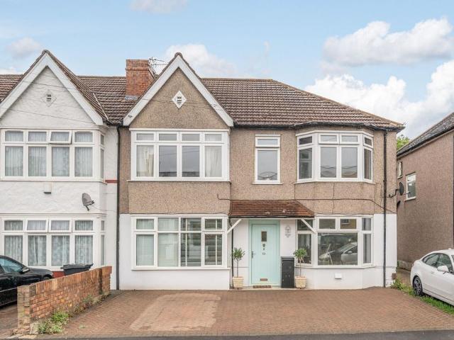 4 bedroom maisonette for sale