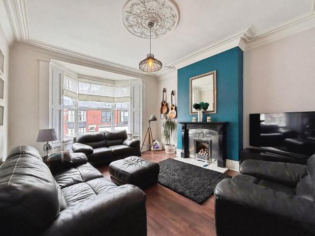 4 bedroom maisonette for sale