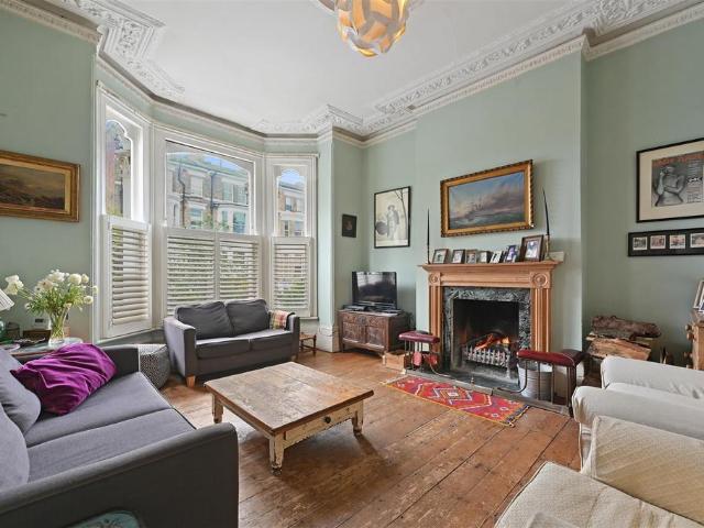 4 bedroom maisonette for sale
