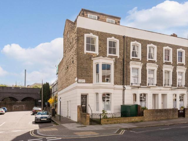 4 bedroom maisonette for sale
