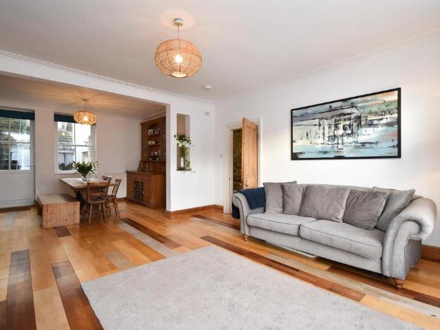 4 bedroom maisonette for sale