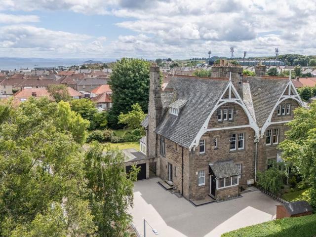 4 bedroom maisonette for sale