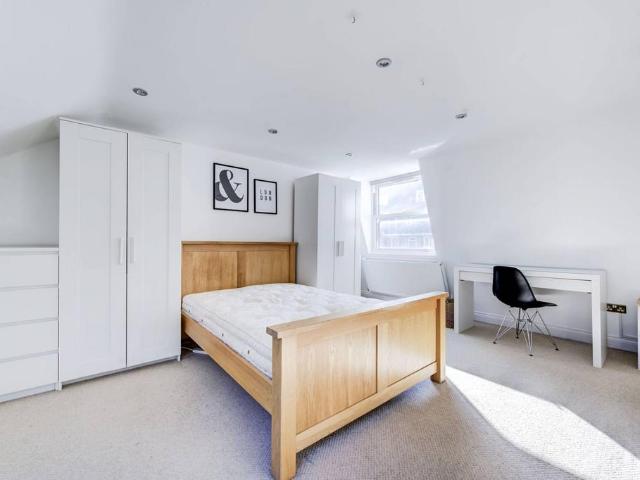 4 bedroom maisonette for sale