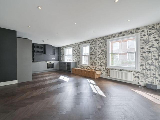 4 bedroom maisonette for sale