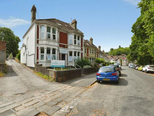 4 bedroom maisonette for sale