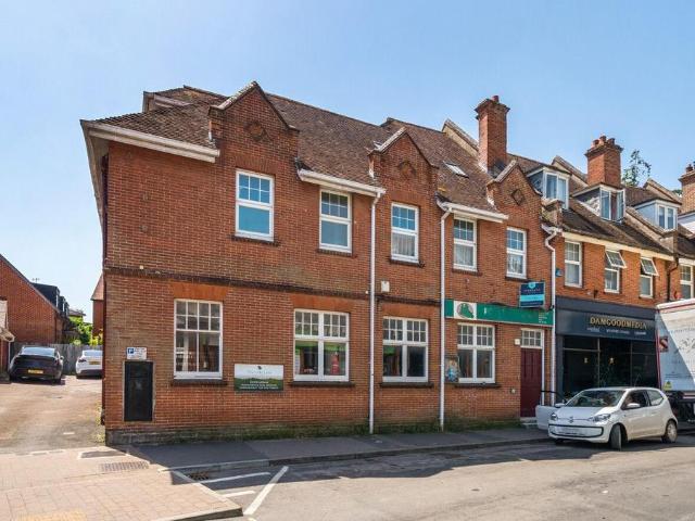 4 bedroom maisonette for sale