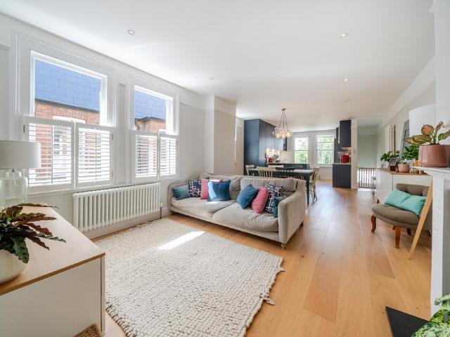 4 bedroom maisonette for sale