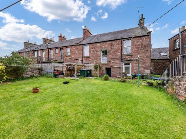 4 bedroom maisonette for sale