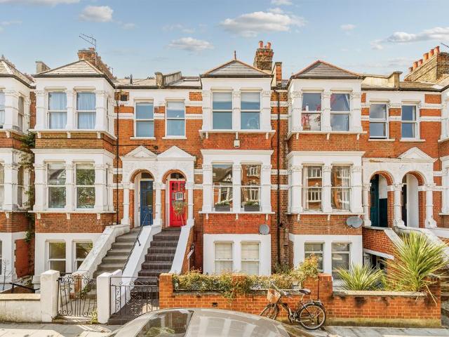 4 bedroom maisonette for sale