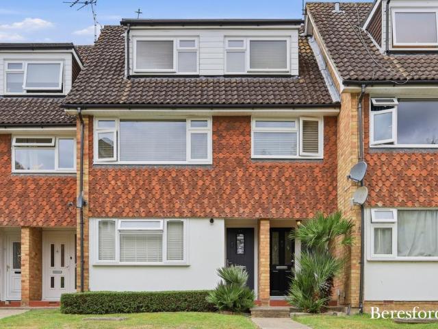 4 bedroom maisonette for sale