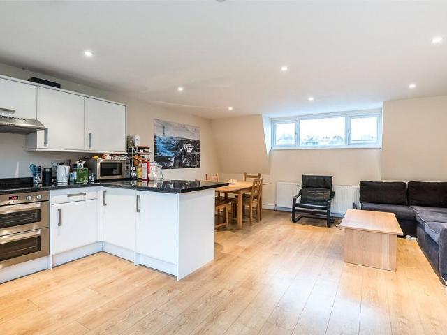 4 bedroom maisonette for sale