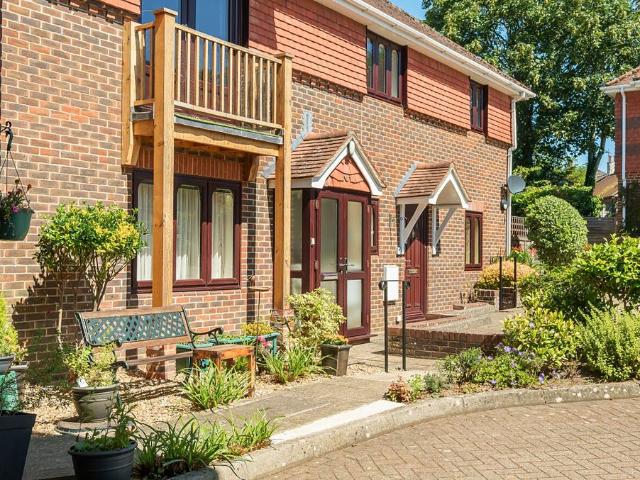 4 bedroom maisonette for sale