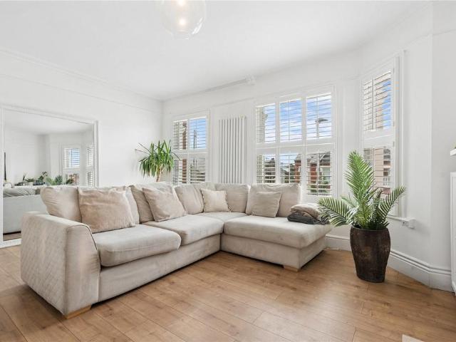 4 bedroom maisonette for sale