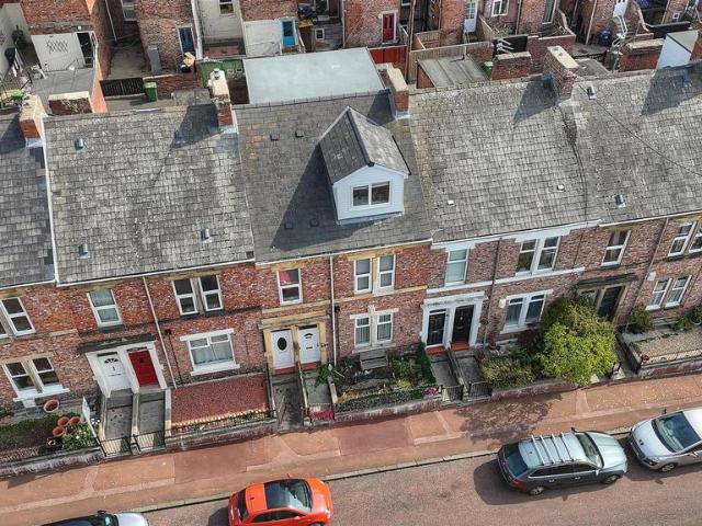 4 bedroom maisonette for sale