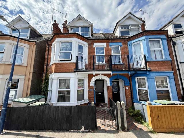 3 bedroom maisonette for sale