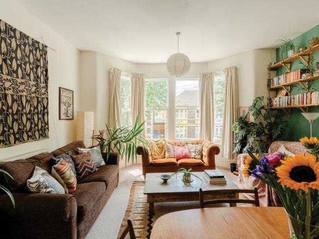 4 bedroom maisonette for sale