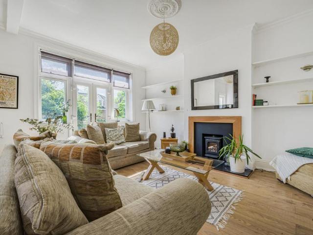 4 bedroom maisonette for sale