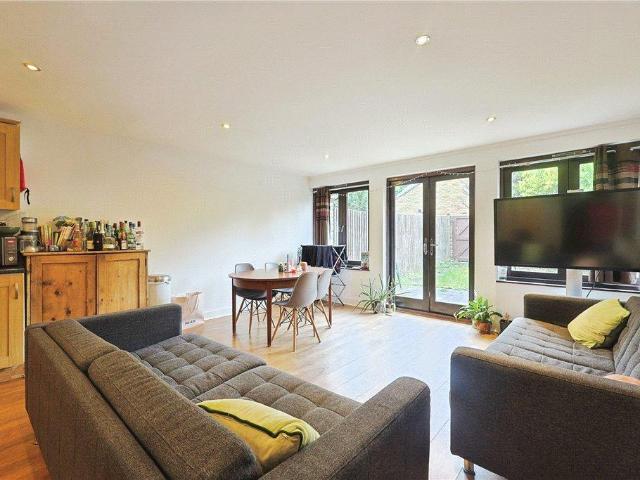 4 bedroom maisonette for sale