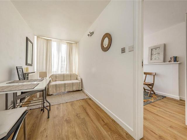 4 bedroom maisonette for sale