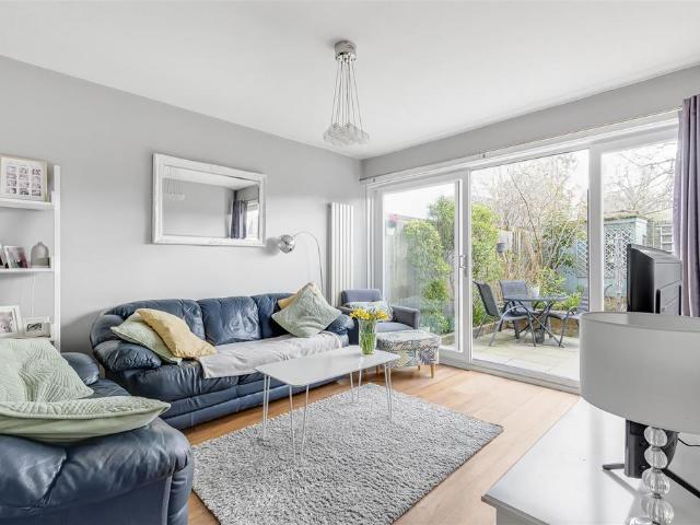 4 bedroom maisonette for sale
