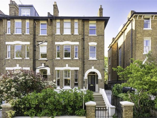4 bedroom maisonette for sale